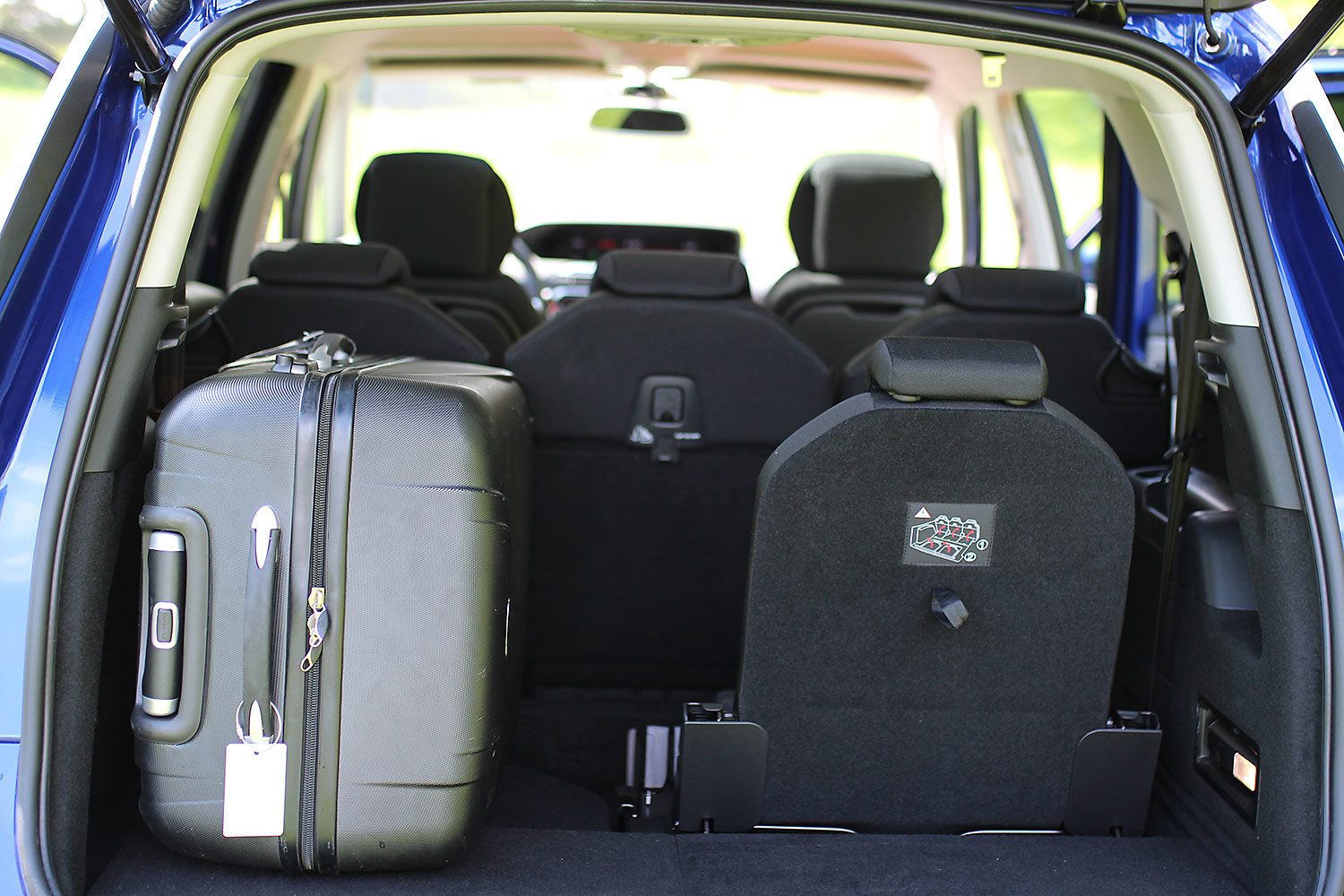 6seter - Roadhouse Auto Magazine